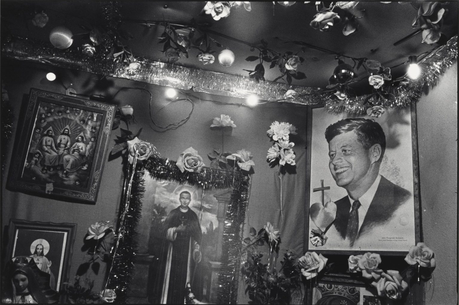 Louis Carlos Bernal’s Photographs of TV Screens and Domestic Interiors ...